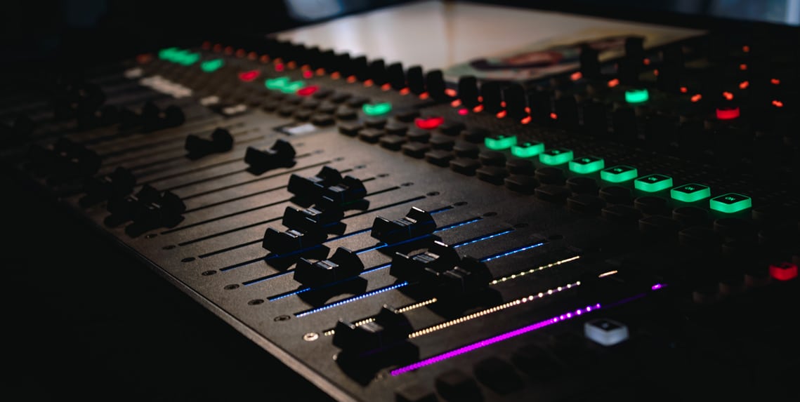 Comment choisir la table de mixage professionnelle idéale pour un DJ ...
